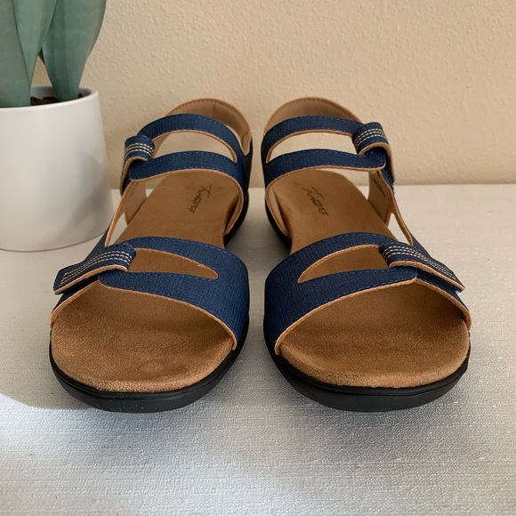 Trotters | Shoes | Trotters Katarina Navy Faux Leather Ankle Strap ...